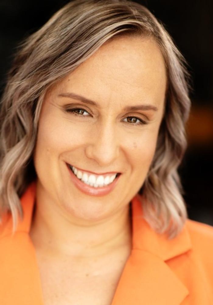 Jennifer Tiles (Experienced Voice Artist Offering a Versatile Range,...