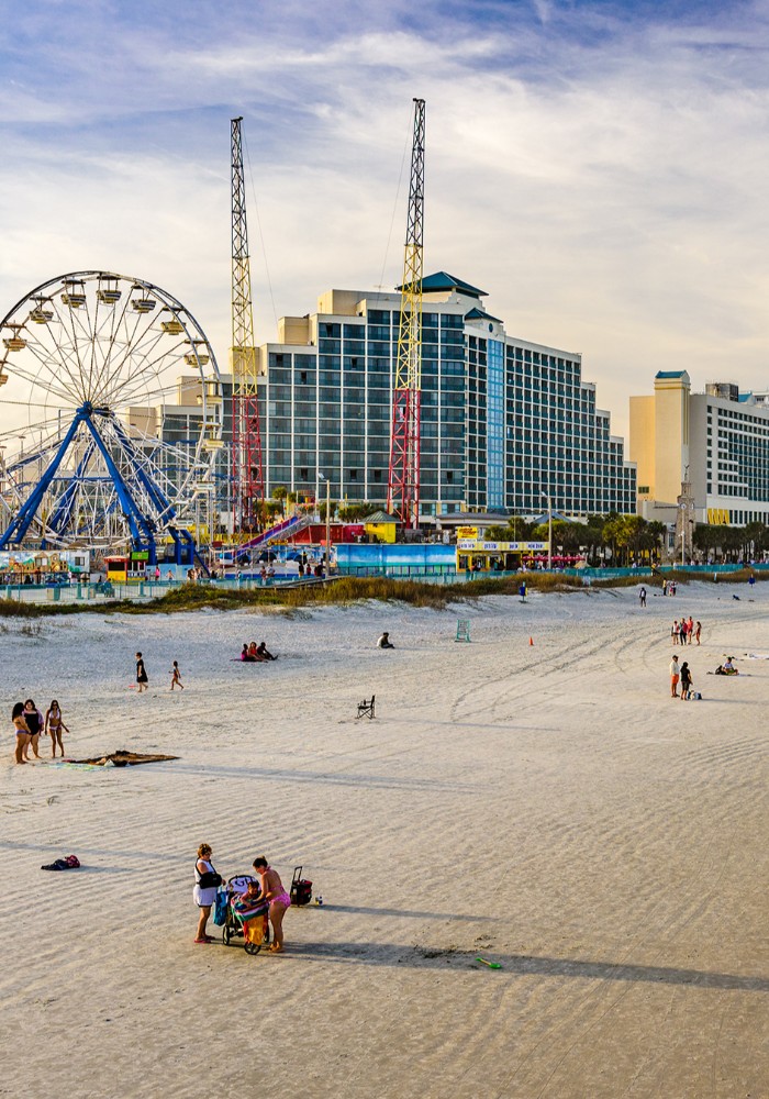 💬 Daytona Beach at Night