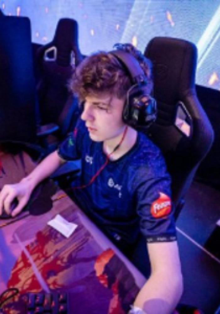 💬 FlickzyV2 (Streamer)