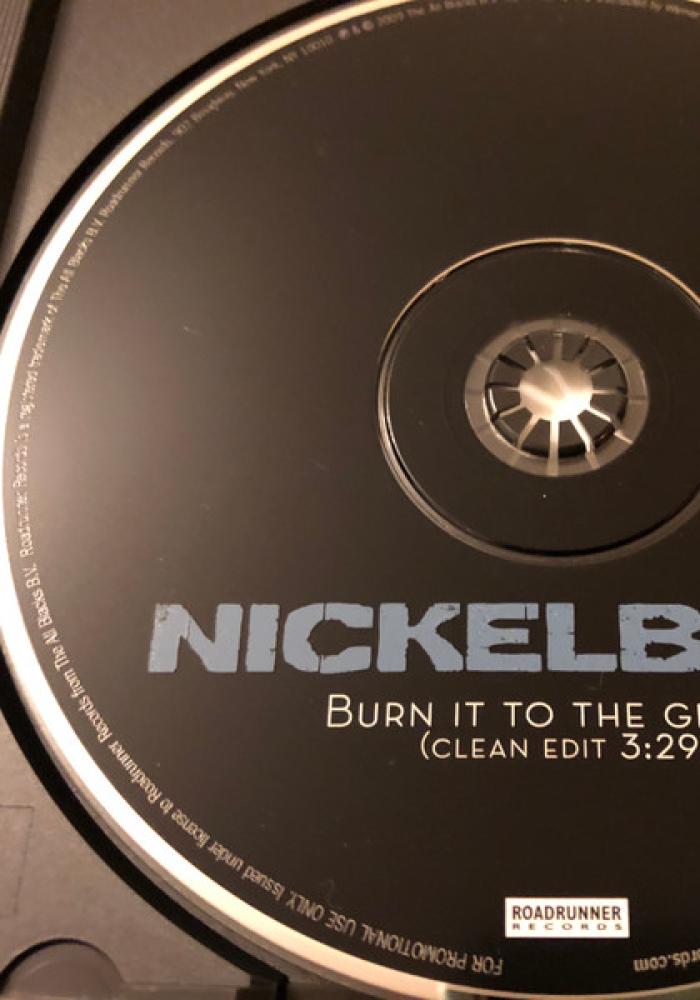💬 Nickelback - Burn It To The Ground