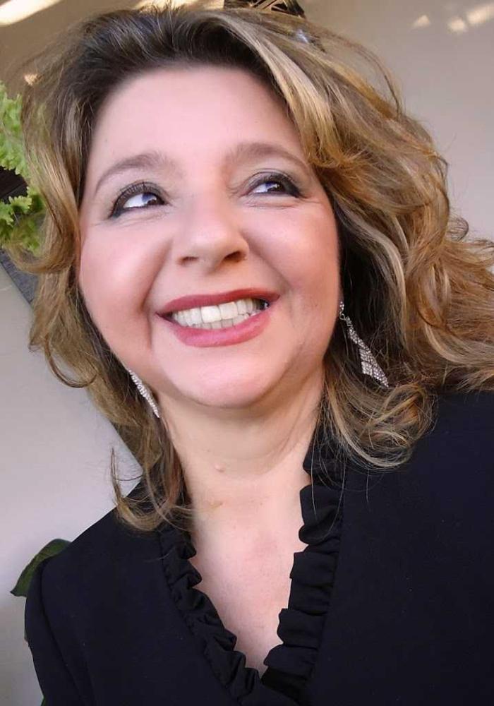 💬 Tania Lopes