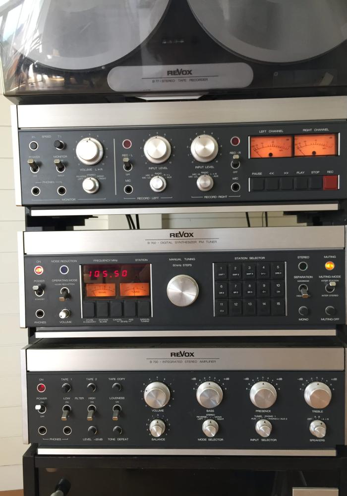 💬 Revox